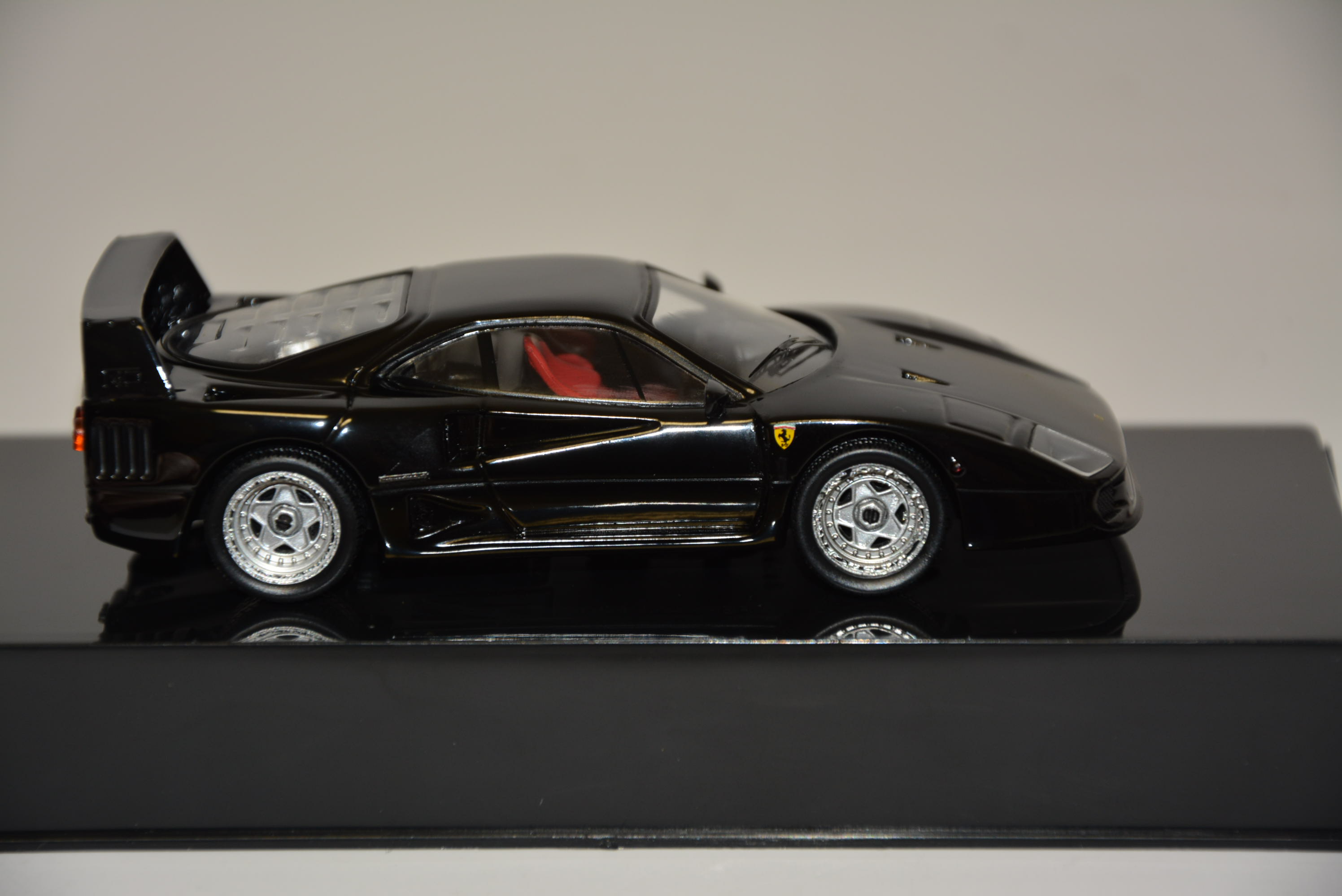 Ferrari F40 , Hot Wheels Elite , schwarz , 1:43 - modellautogigi.ch